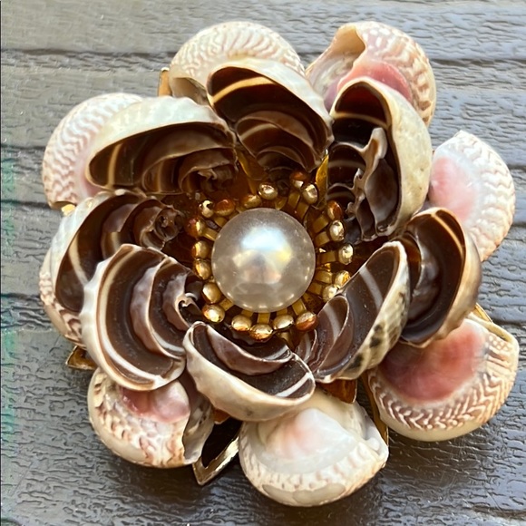Vintage | Jewelry | Vintage Seashell Flower Brooch | Poshmark